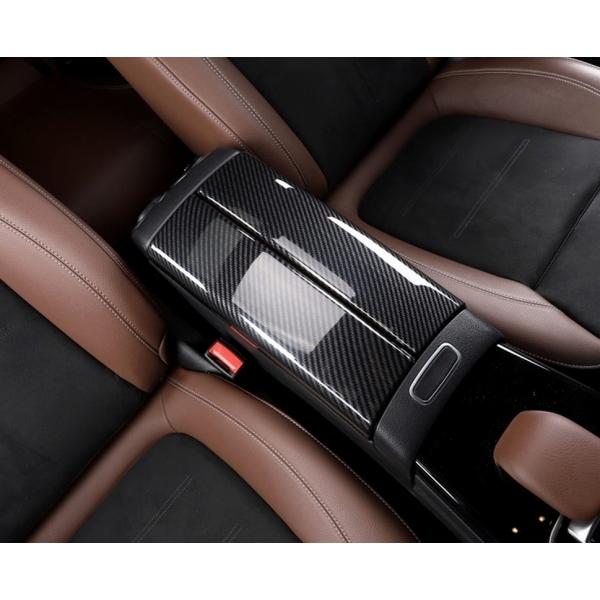メルセデスベンツ A、B、CLA、GLA、GLBクラス用 カーボングローブボックスパネルの出品です。材質：ABS樹脂カラー：カーボン取付：両面テープ貼り付け簡単装着でスポーティ感が強い内装に仕上げることができます。レーダーを取り付けてもダッ...