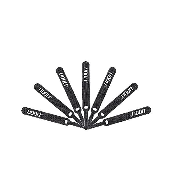 カラー：ブラックサイズ：110mm*72mm商品仕様:サイズ：110mm*72mm ケーブル・配線に整理使用するだけでなく、地震での家具転倒防止して家具を固定するツールとしてマジックタイにも大活躍します。耐熱性・耐水性・耐紫外線性に優れてい...