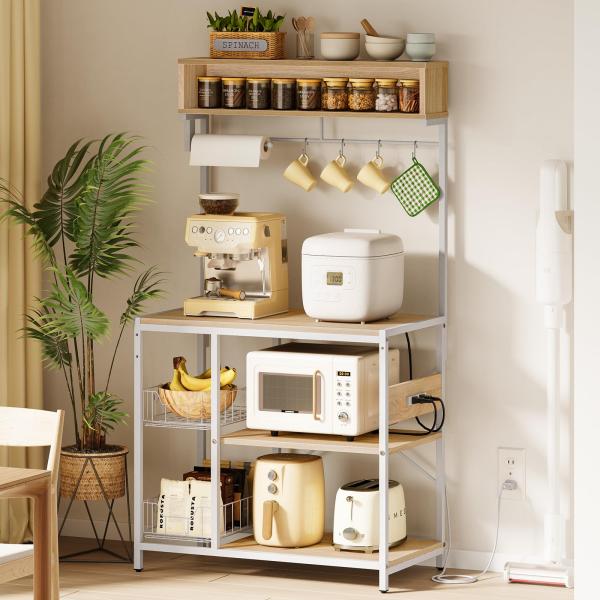 カラー：ナチュラルサイズ：高さ166cm・コンセント付きスタイル：北欧風・ノルディック【キッチンに必要！電源コンセント2口搭載！】キッチン家電の接続を便利にするため、このレンジラックは2口の電源コンセントを備えており、最大1500Wの高出力...