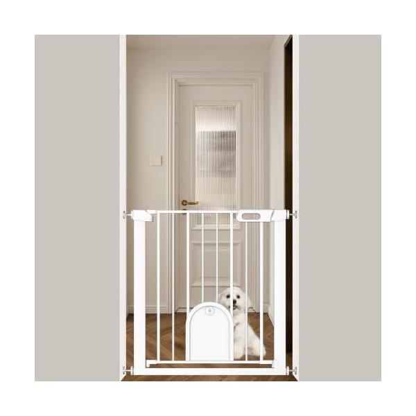 カラー：ホワイトサイズ：取付幅75-82CM【ペットドア付き】ベビーゲートには猫と小型犬の出入りに便利な小さなドアが付いています。19*17.8cmのペットドアは小さなペットを通過させることができ、大きなペットを外に遮り。このベビーゲートの...