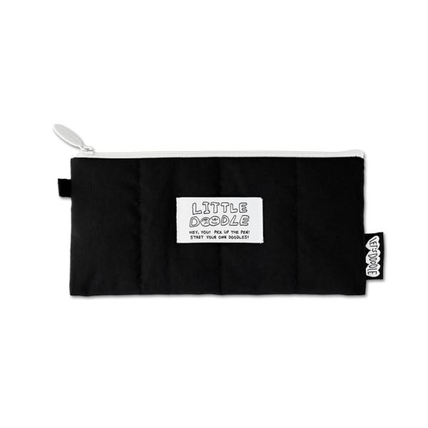 カラー：Little Doodle Cushion Pencil Case, Blackサイズ：パッケージサイズ : 20.5x10x1 (cm)スタイル：シンプル【実用的なデザイン】 ナイロン製でスリムな長方形のデザインを採用したこのペン...