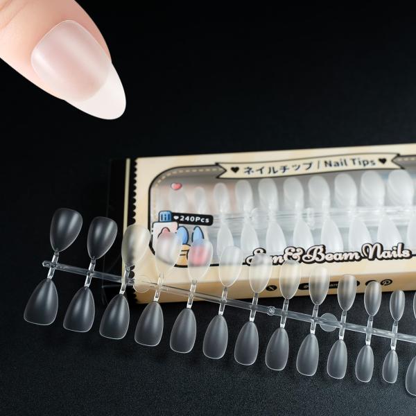 カラー：短いアーモンド マットサイズ：18×8×3.3cmスタイル：クリア・【フィット感・使いやすさ・自然な仕上がり】後端は超薄型で、自然に爪にフィットします。前端は強靭で、曲げても折れ目が残りません。フィットする部分はあらかじめ研磨され、...