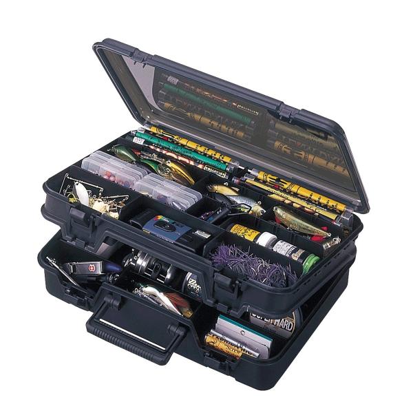 カラー：スモークBKサイズ：ボックスカラー■サイズ ： 38×27×12mm ■素　材 ： ＜蓋＞ABS樹脂＜底＞耐衝撃性コーポリマー ＜上下2段式でベイトリールも収納可能＞＜仕切板上段12枚・下段5枚付＞＜ワームプルーフ＞ ＊写真左は別カ...