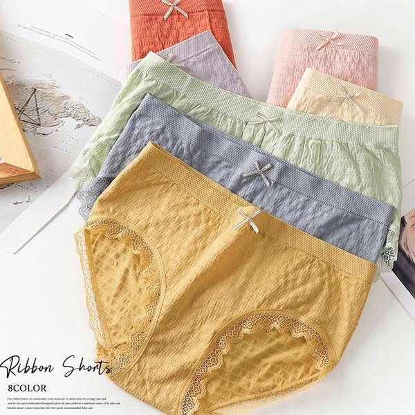 綿素材を使った履き心地のよいリボンレギュラーショーツ シンプルな清潔さの中にも女性らしいかわいらしさが魅力的 クロッチ部分が100%コットン生地、細菌の増殖から守れる