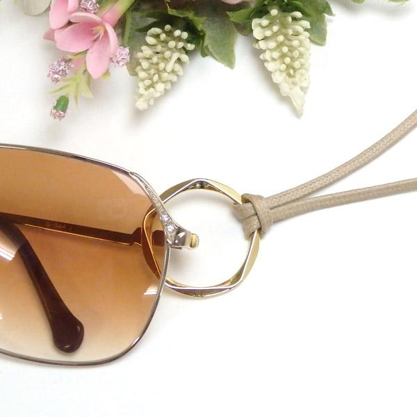 ※ご注意・ポスト配達便での発送なので、代引きでのお支払いは不可能となりますので、ご了承下さい。・ポスト配達便は発送してから2〜5日後に郵便受けに投函されます。 ペンタゴン型（五角形）に見えるリングが洗練されたイメージのおしゃれなグラスホルダ...