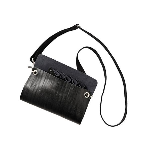 ◆サイズ205×165mm◆本体：本革◆ベルト：ナイロン、5丁差◆5丁差◆全体閉式なので、お掃除も簡単。◆両サイドは開いていますので毛クズも簡単におとせます。