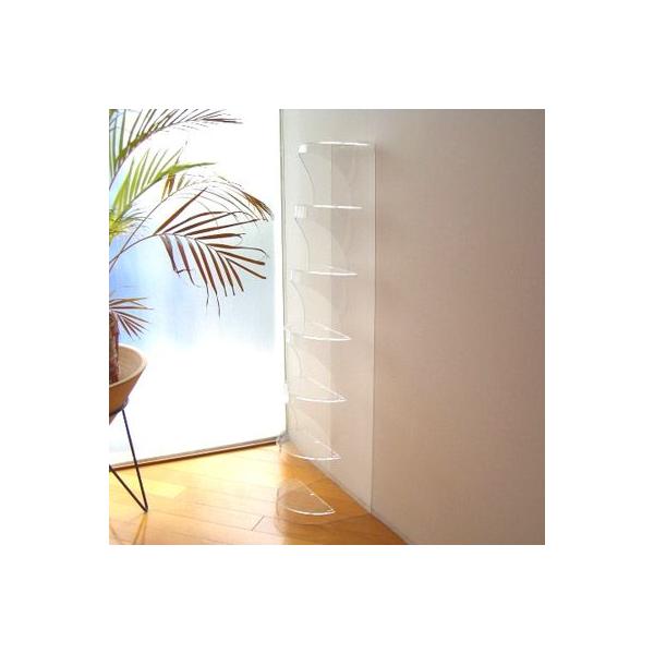 人が立った時に物の出し入れがしやすい高さになっています。シリーズ最大の収納量を誇りますが、圧迫感をあたえません。透明でおしゃれなディスプレイ収納です。YOU-16CL6穴7段(天板付)サイズ:1170×2