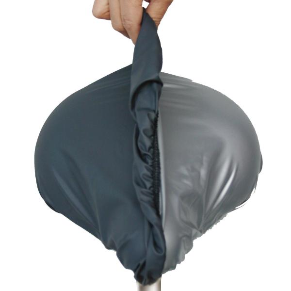 MARUTO(マルト) サドルカバー めくりなはれ ダークグレー/シルバー SC-MKR ・素材:カバー本体/PVC、ヒモ/ポリエステル・適応サイズ:(約)サドル幅/29-35cm、サドル長さ29-34cm(軽快車用)・重量:(約)70g