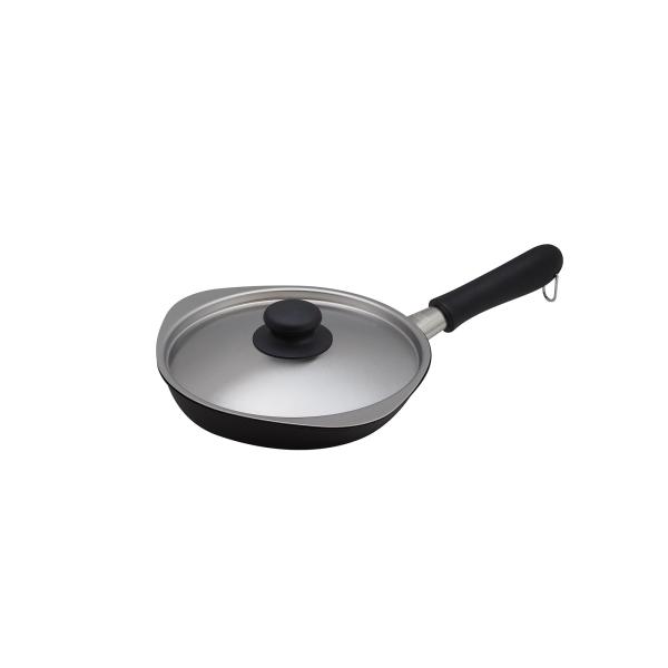 柳宗理(Yanagi Sori) Sori Yanagi 鉄の表面に凹凸があるこびりつきにくいマグマプレート鉄フライパン IH対応 18? 蓋付き 油なじみが良く、熱伝導も早い鉄フライパン 左右に張り出した注ぎ口が注ぎやすい 凹凸で表面積が...