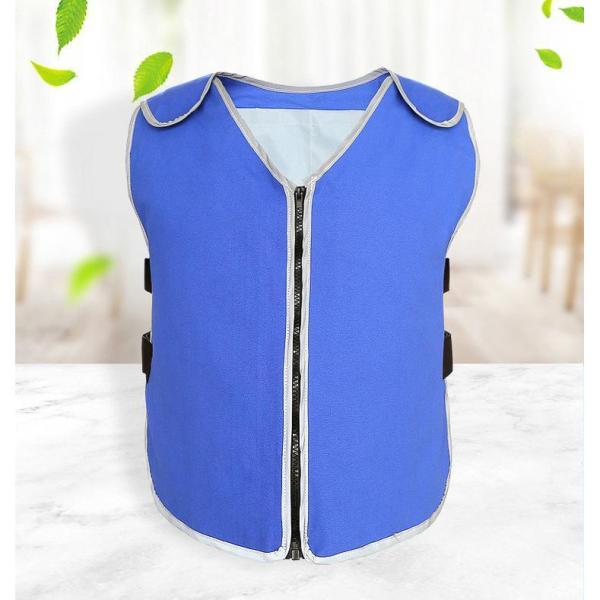 熱中症対策に！現場作業をクールダウン。背中に4個・胸の左右に各1個ずつ保冷剤を入れて使用するクールベストです。夏場の屋外や屋内高温作業場で体温上昇抑制にぜひお使いください。水を入れて凍らせるタイプの保冷剤20個付き。【セット内容】本体ベスト...