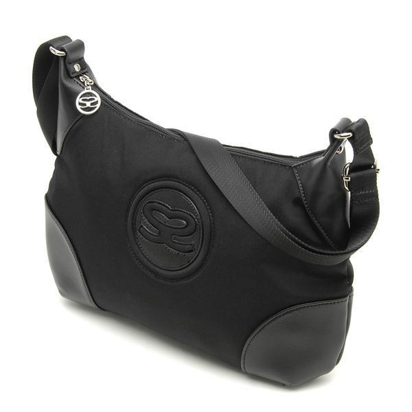 ナイロン系素材のバッグ持ちやすさや実用性をしっかり考えてつくられたデザイン☆大きなサボイロゴがポイント☆■カラー／ブラウン■素材／ナイロン・ポリウレタン■開口タイプ／ファスナー式■ポケット／（内側）ファスナー×1、オープン×2（外側）後ファ...