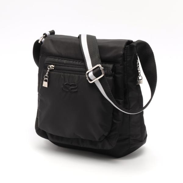 シンプルなベーシックカラーのバッグオールシーズン大活躍！旅行にも最適です♪■素材／ナイロン100%■開口タイプ／ファスナー式■ポケット／（内側）ファスナー×1、手帳・携帯各1（外側）前ファスナー×2■サイズ／29cm（横幅）*10cm（底マ...