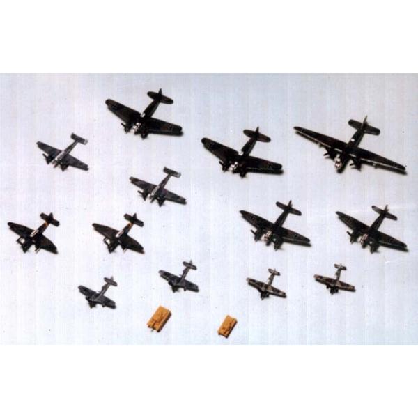 第二次大戦中のドイツ空軍の主力航空機を中心に揃えたセットです。・1/700スケールプラモデルセット内容・Bf109E 戦闘機×4・Fw190A 戦闘機×4・Ju87D/G 爆撃機（G型用機関砲パーツ付属）×4・He111H 爆撃機×4・Ju...