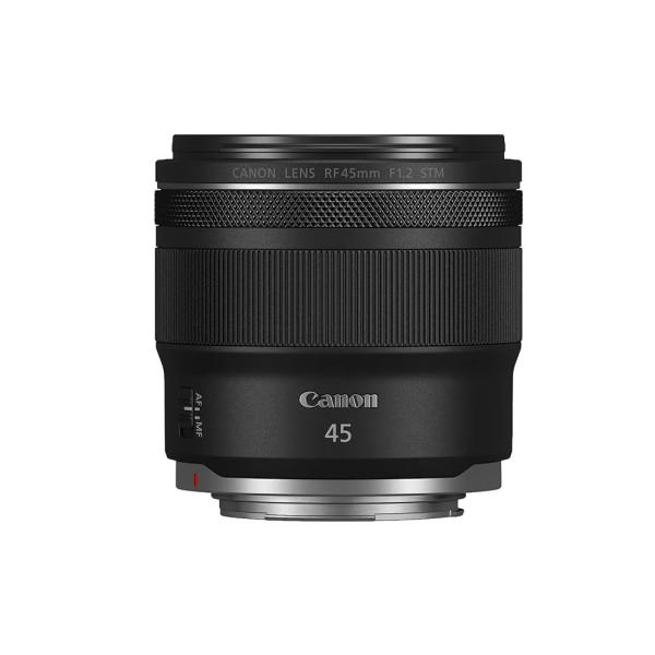「商品情報」RF45mm F1.2 STMレンズは、経済的でコンパクトなセットアップを求めるクリエイターにとって有利な選択肢です。卓越した広口径性能、魅惑的な低照度の画像、柔らかく表現力豊かなビジュアルを提供します。ポートレート、ライフスタ...