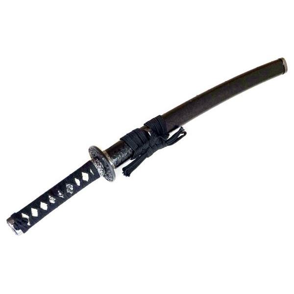 黒地の鞘に黒の雲線が走る　美術刀　黒雲この黒雲は、アルミニウム製のため超軽量な模造刀です。通常の模造刀の約半分の重量になっており、コスプレ・舞踊・演劇などに最適です。サイズ　全長　約70cm　　　　刃渡り約45cm　　　　柄　　約17cm材...