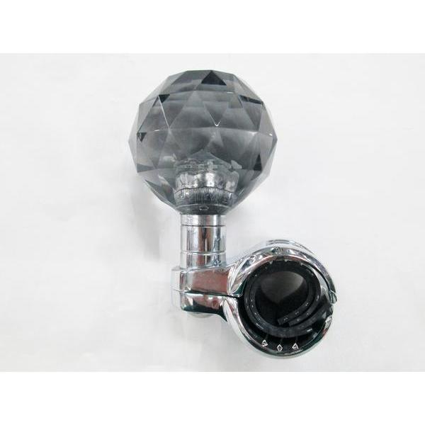 ハンドル操作が楽なので、車庫入れや縦列駐車等の細かい切り替えしの時に大変便利です。一度使用したら手放せません。カラー：スモークサイズ：最大直径約55φ付属品：取付用六角レンチ・ゴムパッキン2枚ハンドルカバーの付いている車輌は必ずハンドルカバ...