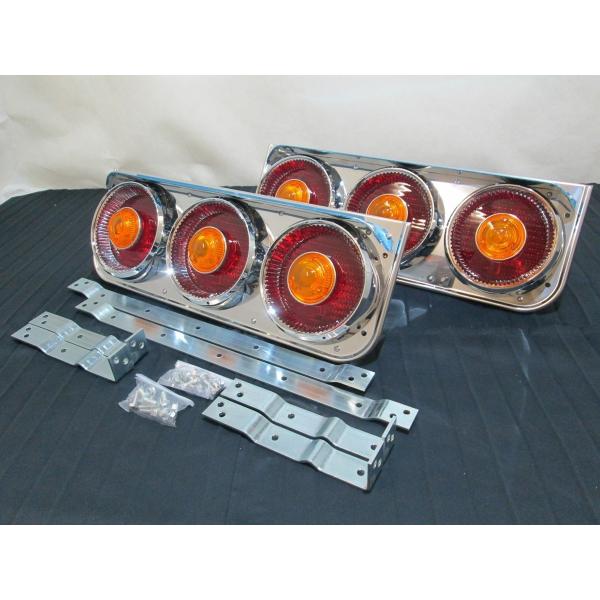 【サイズ】（片側）横約642ｍｍ×縦約232ｍｍ×奥行（後ろの出っ張りから先端）約181.8ｍｍ【付属】ブレーキ＆スモール：24V 25/10W 電球付フラッシャー：24V 25W 電球付【仕様】24V専用リレー付き【注意事項】●取り付け説...