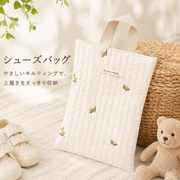 サイズ （約）29cm×21cm素材／材質 コットン生産国 PRCデザイン ベア/オリーブ商品説明 やさしいイブルの風合いにかわいいポコポコキルティングのおしゃれなシューズバッグです。保育園や小学校の上履き入れにおすすめ。注意事項 海外製品...