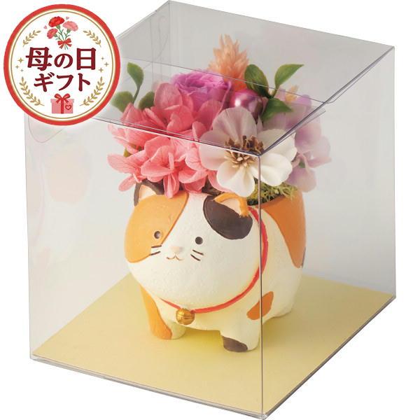 【発売日：2026年05月07日】華やかなプリザーブドフラワーを、手のひらサイズの可愛い“ねこポット”にアレンジした母の日ギフトです。バラやアジサイを中心に、造花やソラフラワーを合わせた華やかな仕上がり。ほっこりするねこの表情が癒しを届けま...