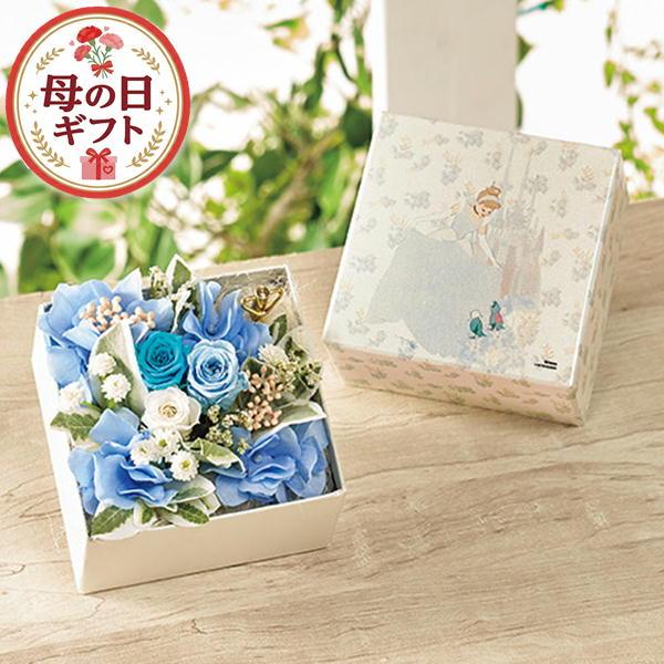 【発売日：2026年05月07日】シンデレラの世界観を閉じ込めた、オルゴール付きボックスフラワーです。プリザーブドローズを中心に上品にアレンジし、「夢はひそかに」のメロディが優しい時間を演出。水やり不要で長く楽しめる、母の日にぴったりの特別...