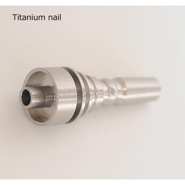 ガラスボングをワックス用に改造するドームレス・チタンネイルです。 ■スペック ■サイズ：H約5.5ｃｍ火皿直径1.8ｃｍ ステム直径：上10ｍｍ下8ｍｍ 本来10ｍｍ用ですが14ｍｍ-17ｍｍでも利用できます■素材：チタニウム ■サイズ：2...