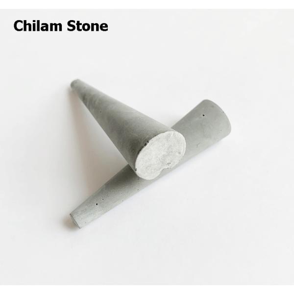 インドの修行僧サドゥー達の喫煙具がチラムに使用するフィルター（コマ）です大きさはランダムです（画像参照）それぞれのチラムに併せて折って使用してください■折り方棒ヤスリ、カナ鋸、ニッパなどで筋を入れて手で折ってください■スペック■サイズ長さ4...