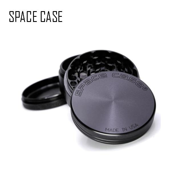 ■Color:Black ■Brand:Space case〓 ■Materail:Quality Aluminum ■Size:63mm 4part そのブレードの形状からダイヤモンド・カッターと呼ばれる ブレードの切れ味も鋭く、 スパイ...