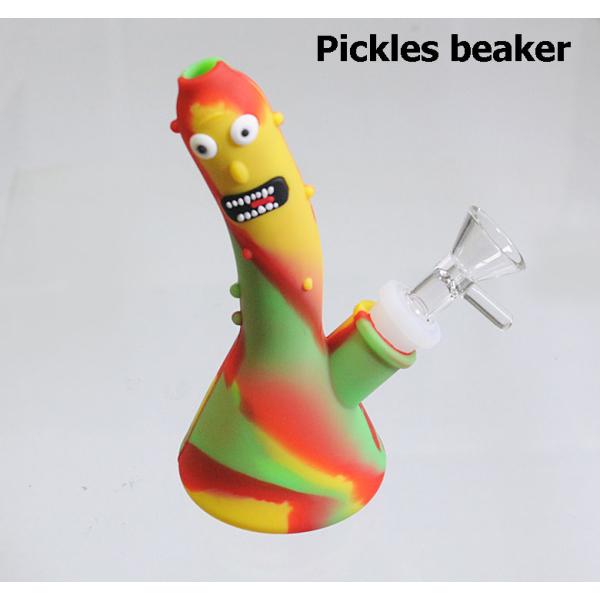 アメリカのTVアニメRick and Mortyに登場するPickle Rickモチーフのシリコン製のボングピクルスビーカーが入荷しました。全高150ｍｍのミドルサイズのシリコン製水パイプ特徴としては落としても割れない、踏もうが投げようが壊...