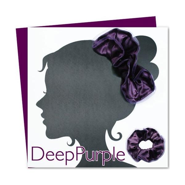 光沢があり発色に優れたサテン生地に淡いリボンで縁取りした大きめのシュシュ直径14cm内輪５cmシンプルな色合いのシュシュなので普段使いにも、フォーマルにも、和装にも多様なコーディネイトに活用できます。　　　　サテン生地：ポリエステル100％...