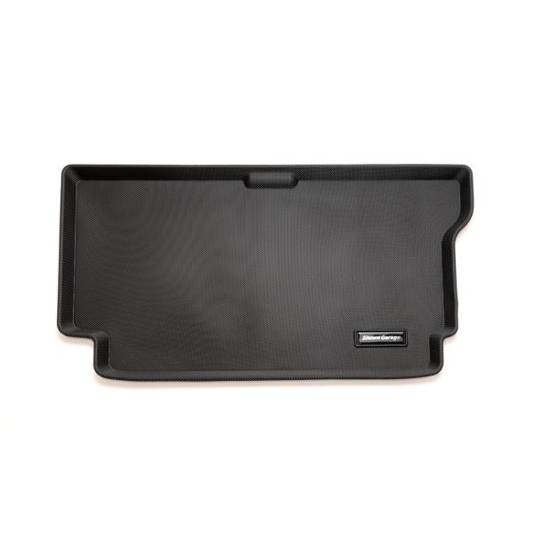 ショウワガレージ製の3Dノンスリップラゲッジマット。ジムニーノマド JC74 1型対応、品番I00285。車両専用設計でラゲッジスペースに自然にフィットし、表面エンボス加工で荷物の滑りを抑えます。トレイ形状の3D構造により泥やホコリ、液体の...