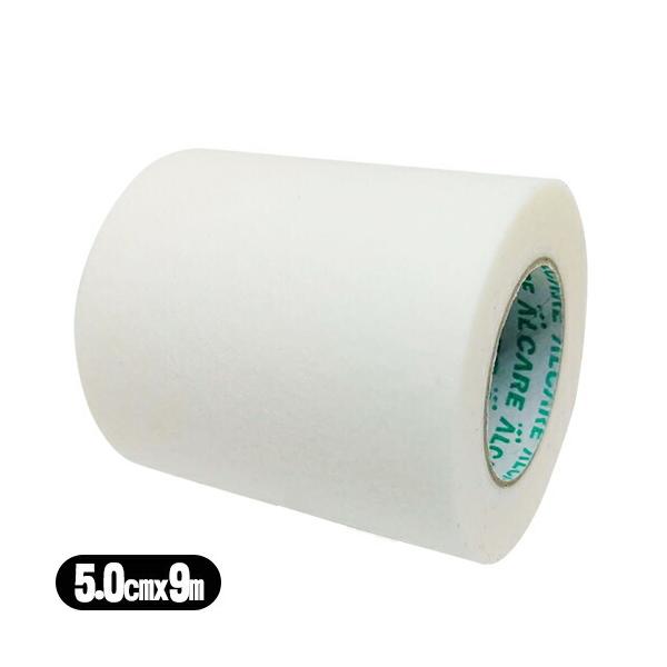 手で切ることができるため、処置が簡便に行えます。 独自の粘着塗工技術により高い通気性を確保しています。ガーゼやチューブの固定に最適なサイズが揃っています。