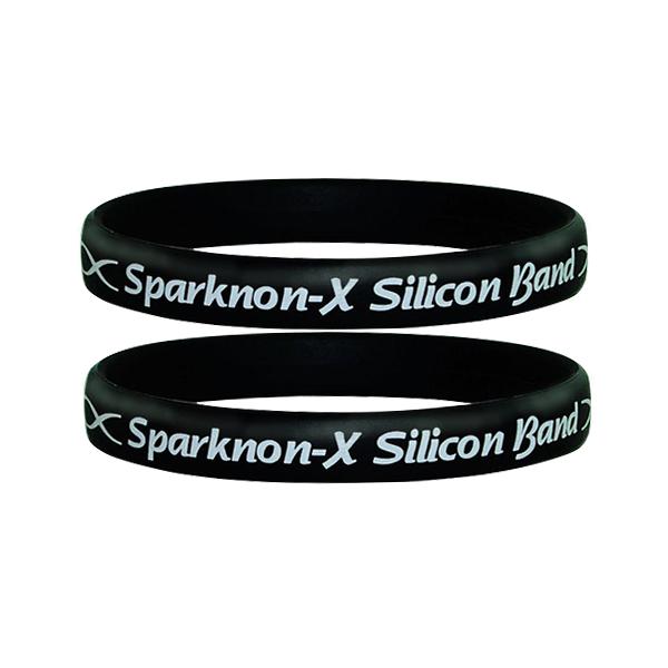 本製品は特殊加工シリコーンラバー素材を成形。印字ロゴには酸化ミクロンチタンを配合した今までにない全く新しい製品です。特殊技術によって導電性を高めたシリコーンラバーを身に着けることで、金属などに触れる時のビリッという不快感を軽減するだけでなく...