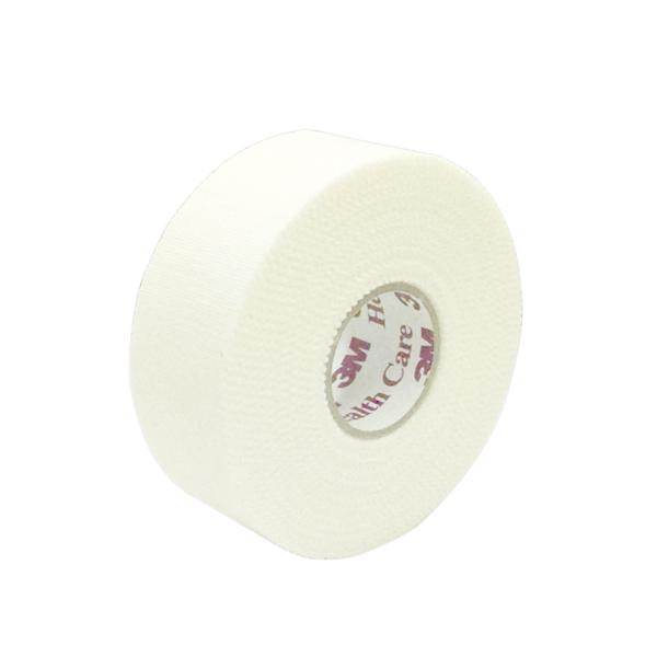3M独自のダイヤ格子型通気性コートで粘着剤を塗布● 非伸縮性綿布は、独特の"しなり"があり、3次曲面にもシワなくフィット。● エッジもギザギザ処理で簡単に手で切れるので、シワなくキレイに素早くテーピングすることが可能。● 低アレルギー性アク...