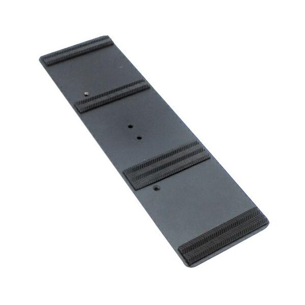 標準装備の安定ボードよりも約20cm幅広く接地面を捉え、機体の安定感を高めます。