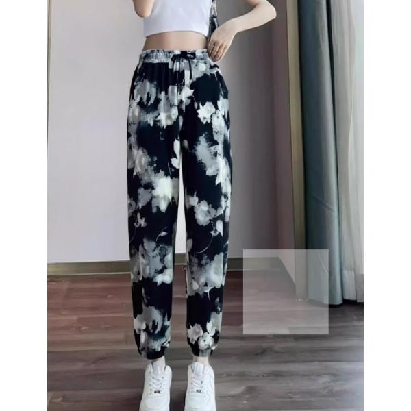 タイダイ柄が個性的なスウェットパンツ。ゆったりとしたシルエットから気になる太ももやお尻もカバーしてくれます。ウエストがゴム?紐なので、お腹周りも楽に着ていただけます。のストリート系ファッションコーデにも相性抜群のボトムスで、ダンス衣装として...
