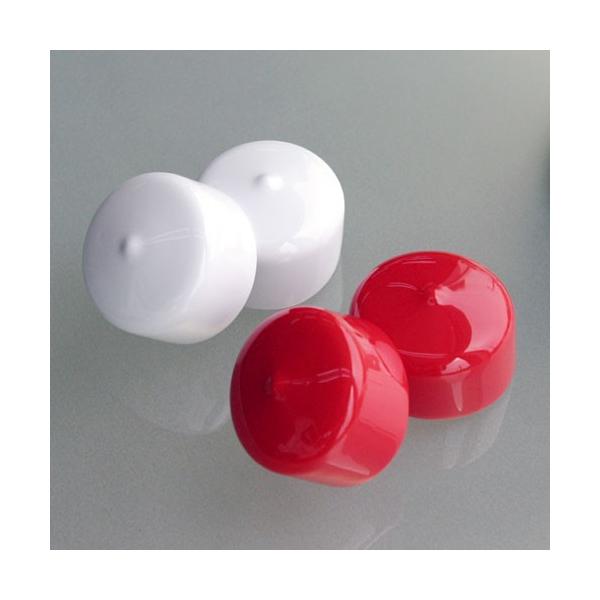 クロスメンバーキャップ左右2ヶセットです。しし狩りバンパーや角バンパーを装着した際、取り外した純正フロントバンパーのクロスメンバーを切断される方がほとんどです。見た目にも切断してすっきりとしますが、そのままでは笛の原理で走行中風切り音が発生...