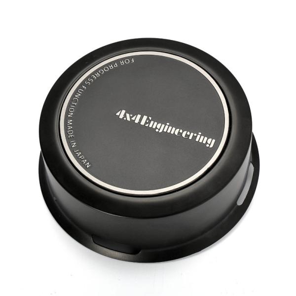 スーパーロータイプのセンターキャップ。近年の四駆は比較的低いハブ高となり、ロータイプのセンターキャップが装着可能となっています。ロータイプのセンターキャップは既存商品にてラインアップもしておりますが、さらにロータイプにこだわり スーパーロー...