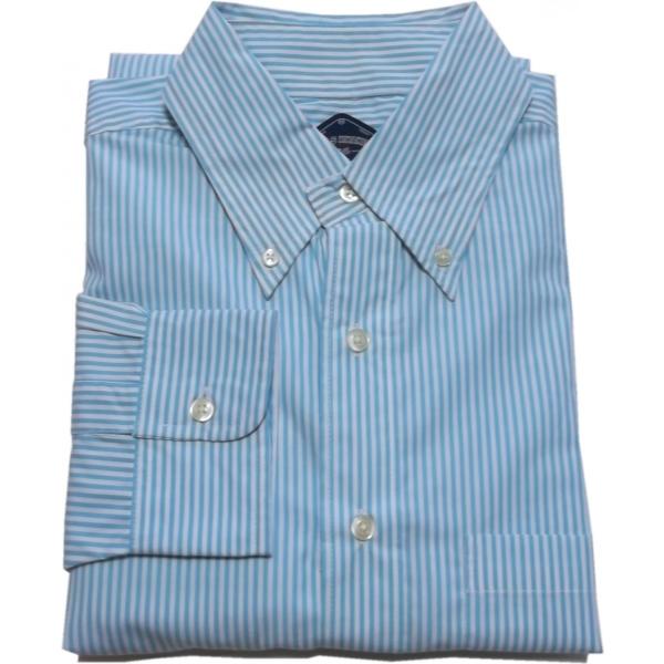 "BILLS KHAKIS"のボタンダウンカラーシャツ(CLASSIC FIT)。伝統的な製法により熟練職人にて一枚一枚丁寧に作り上げられてます。独自に作られた高級生地によって出来上がったシャツは、生地の肌触りも着心地も最高。アメトラスタイ...