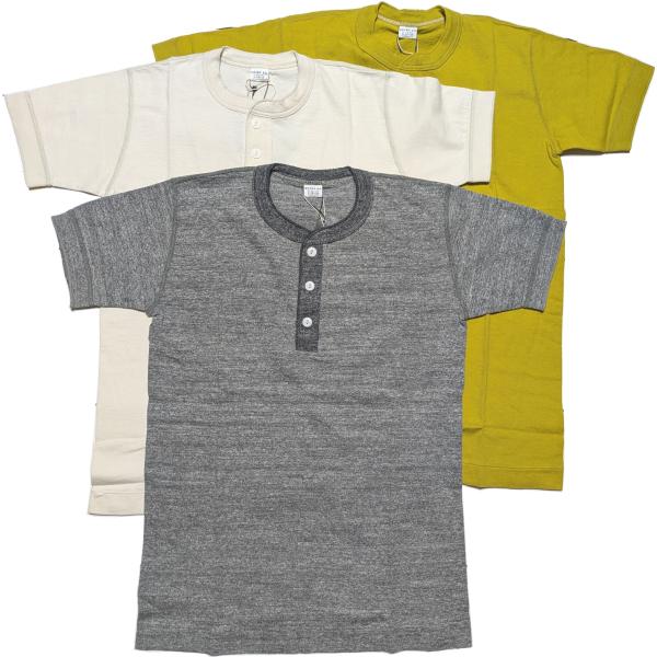 ENTRY SG / エントリーエスジーの半袖ヘンリーネックTシャツです。回転の遅い"吊り編み立て機"による生産で究極の肌触りを実現。しなやかな着心地と、このうえない上質な生地の風合いを体感することが出来ます。無駄をはぶいたシンプルなデザイ...