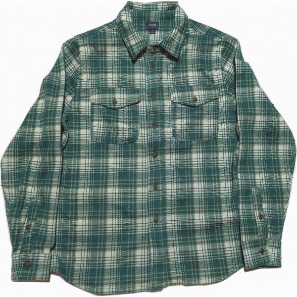J.クルーのLA買い付け商品です。何枚も欲しくなるジェイクルーの定番、長袖のチェックネルシャツです。肉厚な素材でかなり良い雰囲気に仕上がってます。洗い込むほどに良い雰囲気になるヘビーウエイトフランネル素材。吸収性も良く、快適な肌触りで着心地...