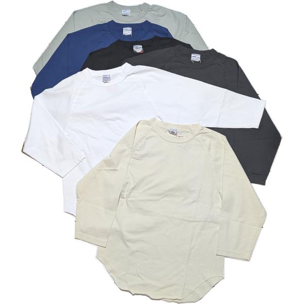 WALLA WALLA SPORTを代表する定番商品と言っても過言ではない7分丈のベースボールTEE。アメリカンアスレチックウェアといえばのディテールである丸胴使いのデザインと裾のラウンドカット、ラグランスリーブ、ネックのバインディングが特...