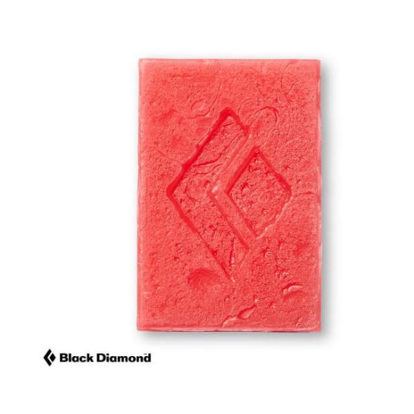 スキンのプラッシュ(滑走面)に直塗りし、フィールドでの滑走性と撥水性を高める簡易固形ワックス。