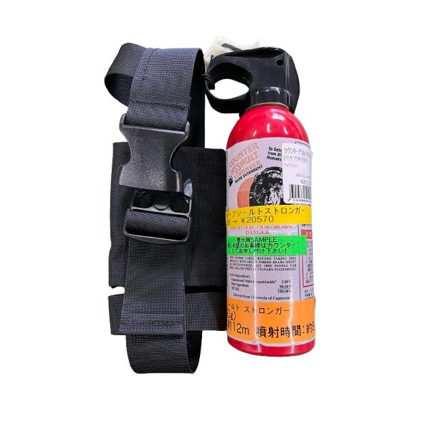 「秀岳荘オリジナル」 熊よけスプレー用ホルダー!   熊よけスプレーをすぐに使えるホルダーのご紹介！【この商品の特徴】・トリガーストッパーの脱落防止をするストラップを装備し、誤射を防ぐ・大き目のバックルの簡単操作ですぐにスプレーを発射可能・...
