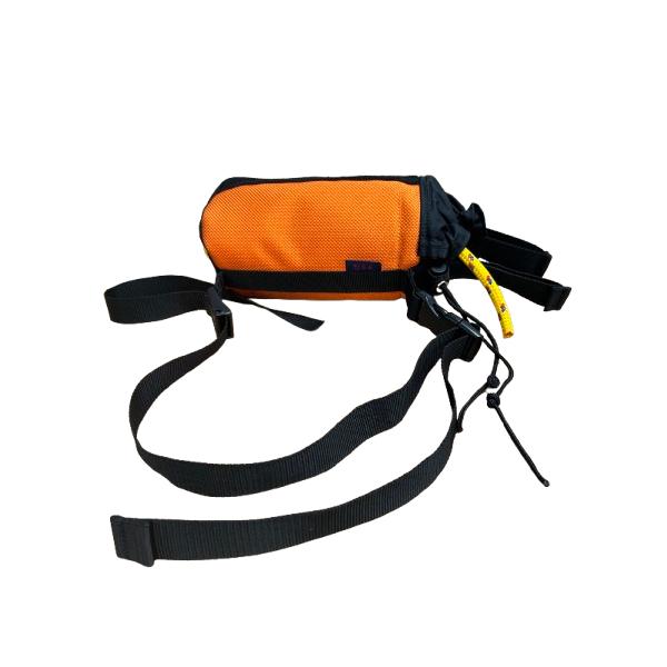 ロープはEXモデルと同じ芯なし8.5mm径×15mのフローティングロープ収納ケースが4ヶ所EXモデルと違っています。(1)ウエストベルトの片側がクイックリリースバックル、もう片方がSRバックで収納ケースから外せてロープバッグが投げやすい。(...