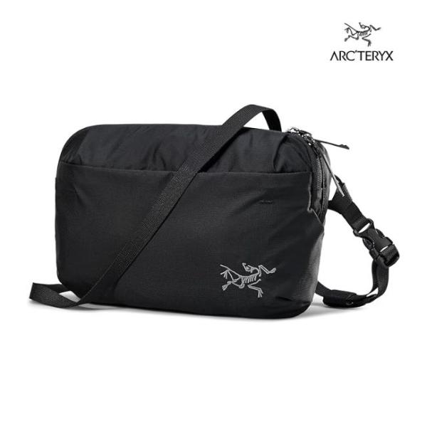 軽量で機能的なクロスボディバッグ。毎日の必需品を入れるのに最適です。サイズ　高さ：25cm×幅：17cm、奥行：9cm容量：2.5L重量：125g