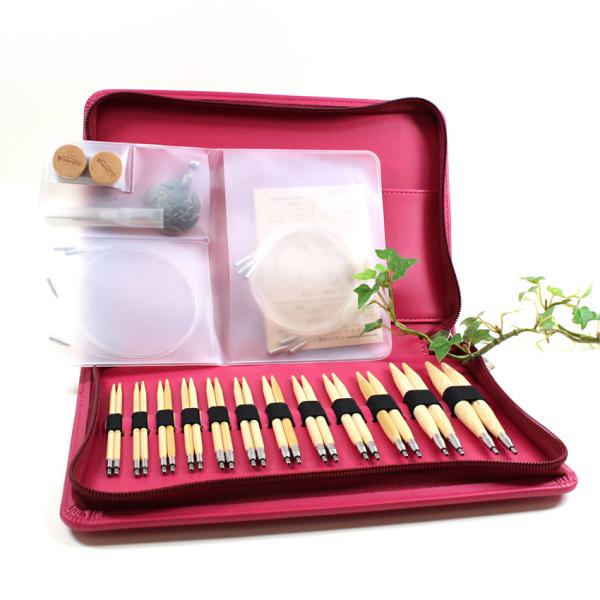 ※2023年1月23日より価格改定を致しております。■セット内容…針（4・5・6・7・8・9・10・11・12・15号・ジャンボ8ｍｍ・10ｍｍ）各2本1組、コード（40・60・80・100・120ｃｍ）各1本、ストッパー、ヤーンカッターペ...