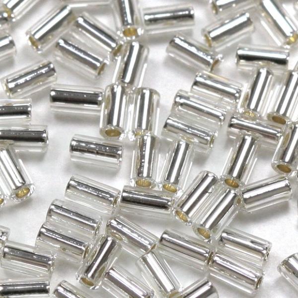 グラスビーズ　竹ビーズです。【 サイズ(約) 】 3mm(穴径0.8mm)【 入り数(約) 】 7g(約560粒)【 加工・色名 】 銀メッキ／クリア【 材質 】 ガラス※メール便可能です。※2023年1月19日（木）より価格を改定しております。