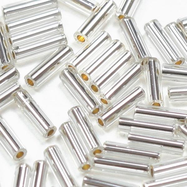 グラスビーズ　竹ビーズです。【 サイズ(約) 】 6mm(穴径1mm)【 入り数(約) 】 7g(約230粒)【 加工・色名 】 銀メッキ／クリア【 材質 】 ガラス※メール便可能です。※2023年1月19日（木）より価格を改定しております。