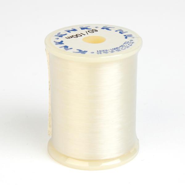 ■内容量…100m巻 #60■素材…ナイロン100%■ブランド…-■シリーズ…-■生産国…日本製どんな色の生地にもご利用いただけます。生地の色に合わせて糸を選ぶ手間が省け、多色使いの柄ものなどを縫う場合に便利です。少し硬さがあるため、肌着や...