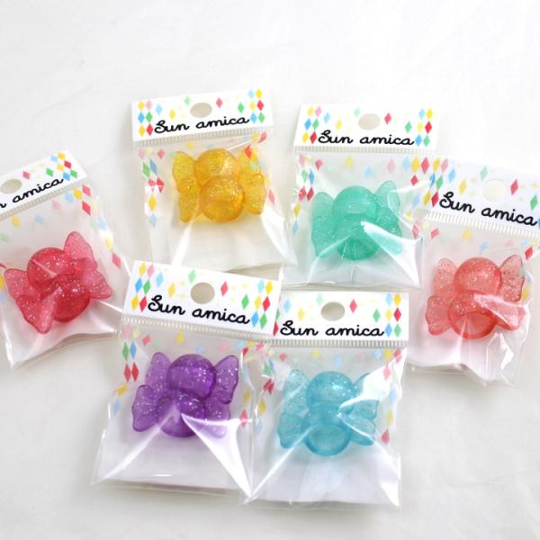 【 サイズ（約） 】 パッケージ … 7.7×5cm、本体 … 3.1×1.6cm【 素材 】 アクリル【 内容量 】 2個女の子の入園・入学グッズにおすすめ！キラキララメとキャンディの形が可愛いループエンド。袋物の目印や、アクセントになり...